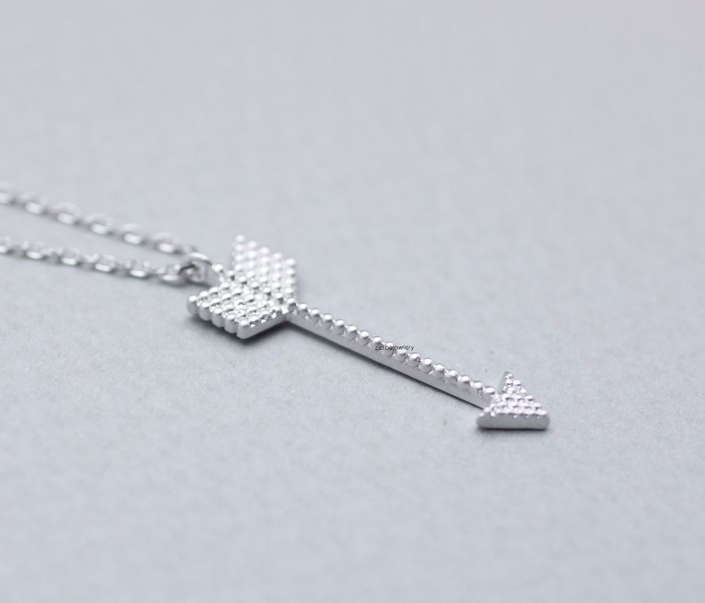 Piercing Arrow Pendant Necklace In Gold Or Silver on Luulla