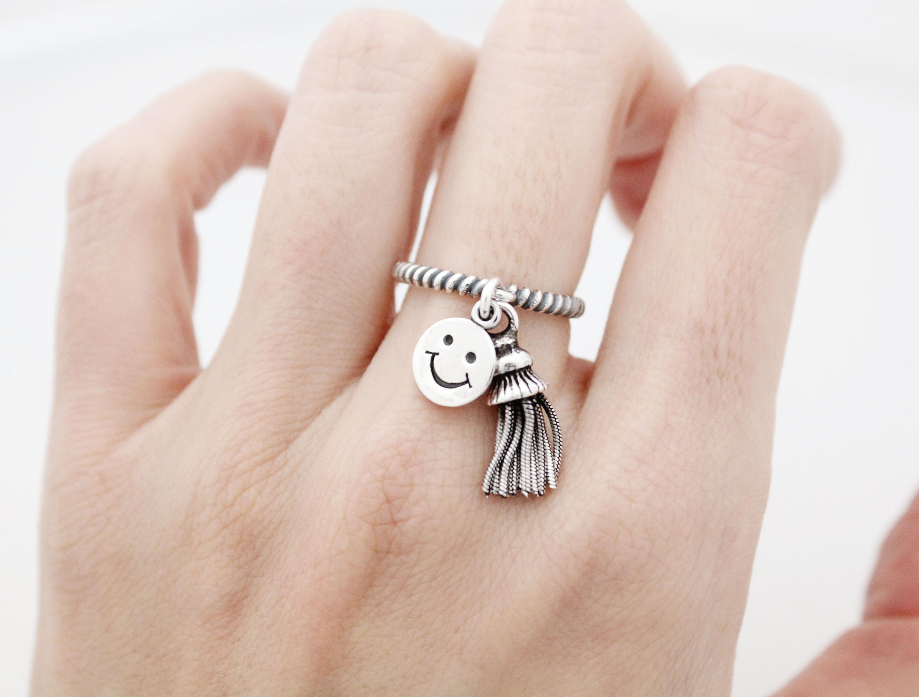 925 Sterling Silver Tassel And Smiley Face Pendant Dangle Ring, R0935s ...